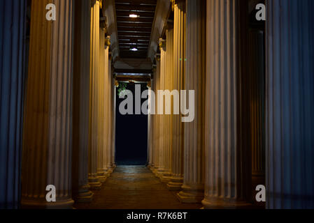 Column Colonnade Greece Roman Architecture at Kolkata Stock Photo - Alamy