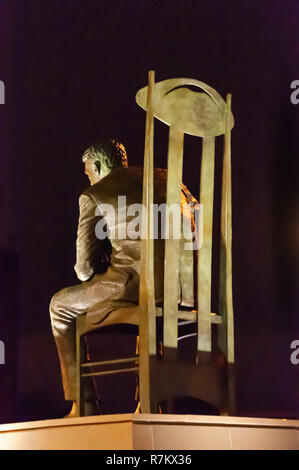 Charles Rennie Mackintosh statue by Andy Scott, Elliot Street ...