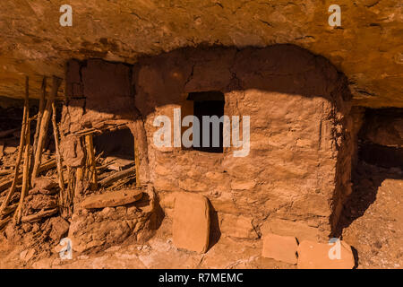 Jacal construction, using mud and sticks for walls, and a roof of beams ...