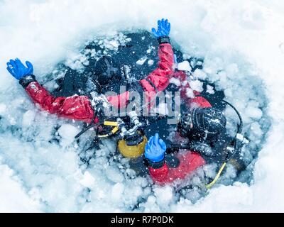 France, Isere, Belledonne massif, descent in snow shovel Stock Photo ...