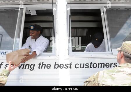 Soldiers with 135th Quartermaster Company, 87th Division Sustainment ...