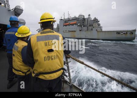 USS Shoup pulls alongside the aircraft carrier USS Nimitz in the ...