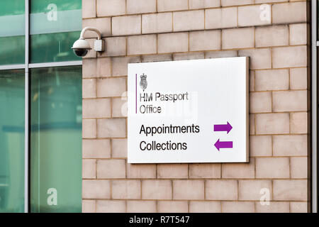 Passport control. HM UK Border Agency, Manchester Airport Stock Photo ...