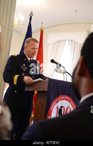 U.S. Army Dr. (Maj.) Timothy Plackett (left), general surgeon, a native ...