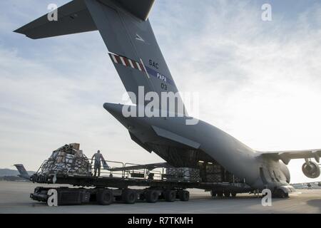Load crews offload a U.S. Air Force C-17 Globemaster III on Ramstein ...