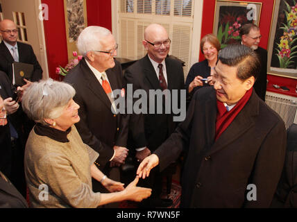 Muscatine, Iowa, USA. 15th Feb, 2012. A group of supporters carry ...