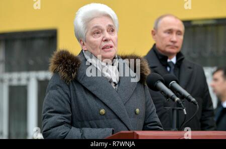 Writer Alexander Solzhenitsyn Russian President Vladimir Putin ...