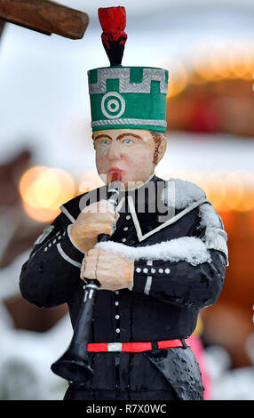 Schneeberg, Germany. 12th Dec, 2018. Snow covers the roofs of the ...