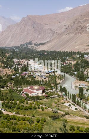 Gunt river valley in Pamir mountains, Tajikistan Stock Photo - Alamy