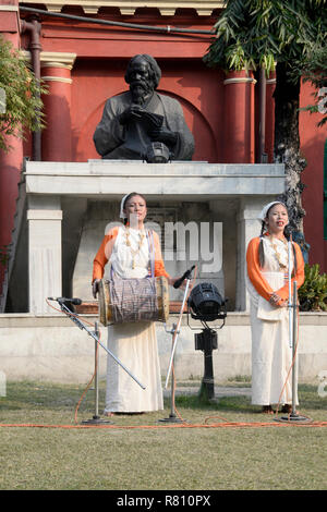 Kolkata`, India. 11th Dec, 2018. Lepcha men and women perform Lepcha ...