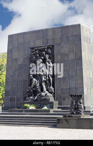 The Warsaw Ghetto Uprising sculpture by Nathan Rapoport at Yad Vashem ...
