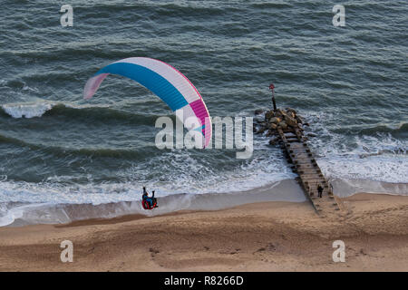 Paragliding along Bournemouth cliffs Stock Photo - Alamy
