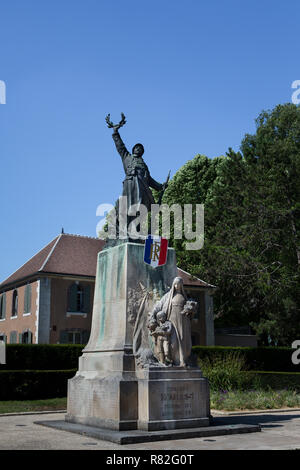 Views around the river Yonne, Joigny Stock Photo - Alamy