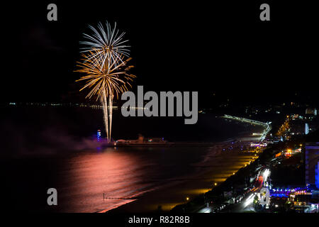 Fireworks over Bournemouth pier Stock Photo - Alamy