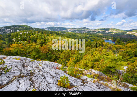 White quartzite outcrops, La Cloche Silhouette Trail, Killarney ...