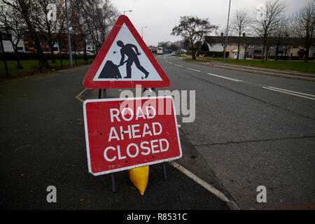 uk road sign roadworks ahead man digging Stock Photo: 30847832 - Alamy