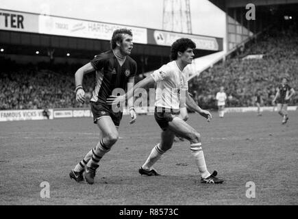 Aston Villa footballer Peter Withe and Ken Armstrong ASTON VILLA V ...