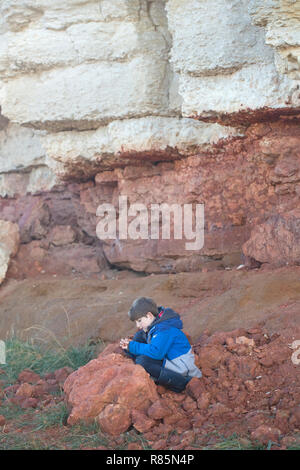 Fossil hunting Hunstanton Norfolk Stock Photo - Alamy