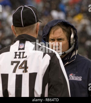 Oakland, California, USA. 14th Dec, 2003. Oakland Raiders center Adam ...