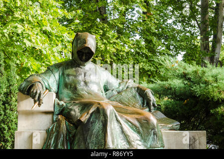 Anonymous Statue, Budapest, Hungary Stock Photo - Alamy