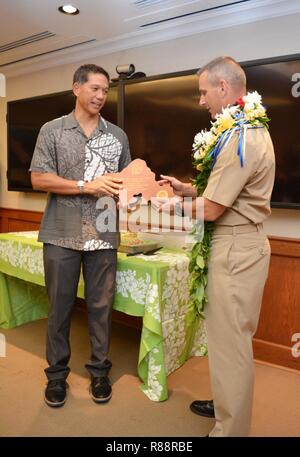 CAPT Mike Saum Aloha Coffee Hour Stock Photo - Alamy