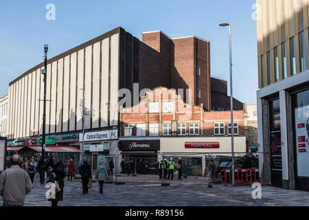 Barnsley Town Centre shopping area Stock Photo - Alamy