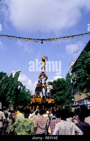 Human pyramid breaking pot of Dahi handi, Janmashtami janmashtmi gokul ...