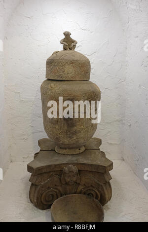 Burial Jars of Southern Philippine displayed at the Pinto Art Museum ...