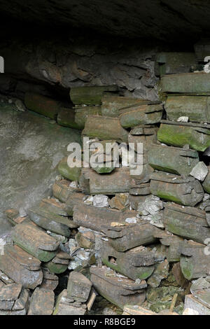 Coffins in the Lumiang Burial Cave, Sagada, Luzon, Philippines Stock ...