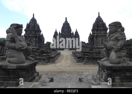 Sewu temple - Candi Sewu, eighth century Mahayana Buddhist temple ...