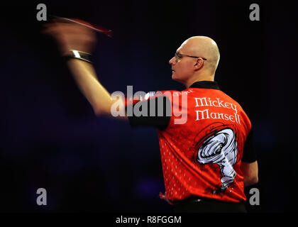 Mickey Mansell throws during his match against Jim Long during day ...