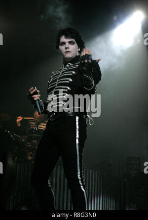 Gerard Way My Chemical Romance performs 2007 Projekt Revolution Stock ...