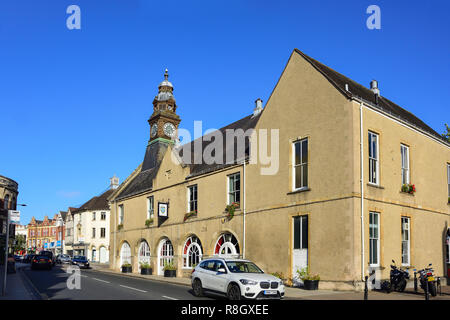 The town centre of the historic market town of Evesham in ...