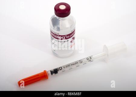 Humalog insulin with plastic disposable syringes Stock Photo - Alamy