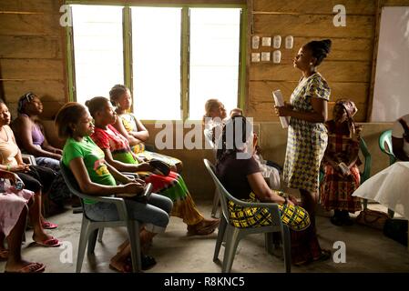 Ghana, Accra, agent of ID Ghana supported by the French NGO ...