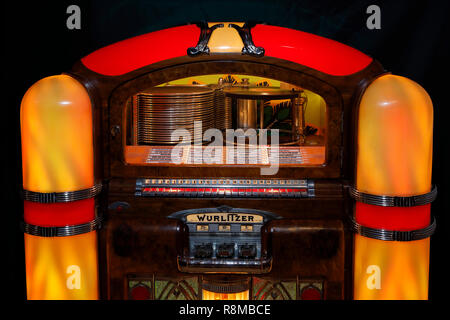 Vintage1940 Wurlitzer Model 800 Jukebox Stock Photo - Alamy