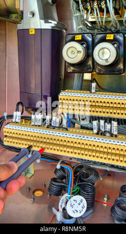 Switchgear with switch disconnector fuse unit, triple pole and neutral ...