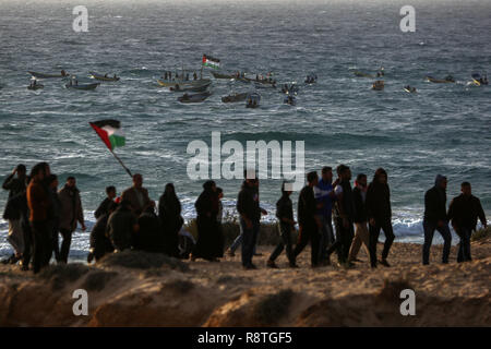 Israeli troops gather on the border with Lebanon in northern Israel ...