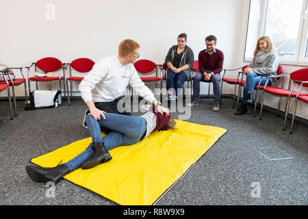 First Aid Course, First Aid Training, Emergencies, Practice Training ...