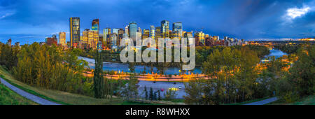 Calgary skyline at sunset Stock Photo - Alamy