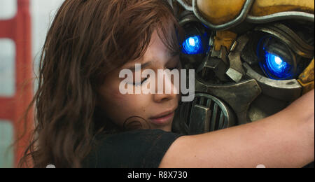 BUMBLEBEE, from left: Hailee Steinfeld, Bumblebee (voice: Dylan O'Brien ...