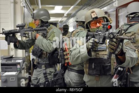 FORT SHAFTER, Hawaii- Members of the Special Reaction Team (SRT), 39th ...