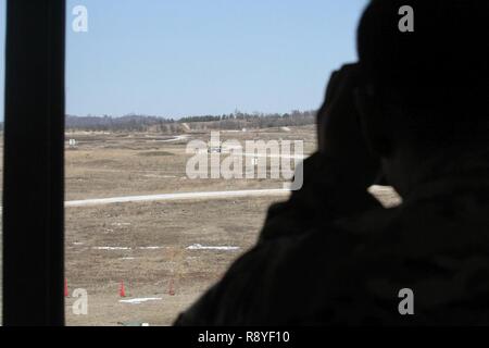 U.S. Army Reserve Soldiers with 327th Engineer Company, 416th Theater ...