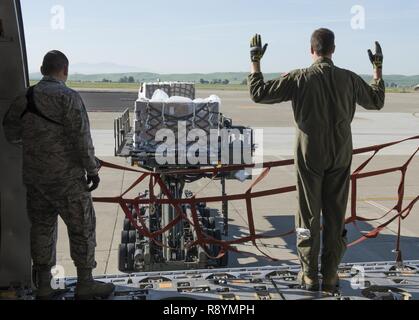 60th Aerial Port Squadron 60K loader operators test their vehicles ...