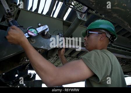 U.S. Marines assigned to the AN/TPS-59(v)3 Radar Repair Course, Marine ...