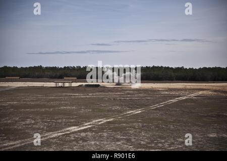 U.S. service members attending Naval School Explosive Ordnance Disposal ...