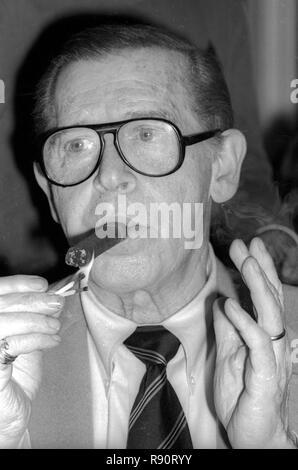 Milton Berle 1978 Photo By Adam Scull/PHOTOlink.net Stock Photo - Alamy