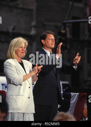 Mary Elizabeth "Tipper" Gore, wife of Sen Al Gore, with her daughter ...