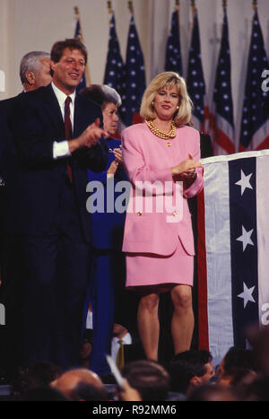 Nov. 03, 1992 - AL GORE WITH WIFE TIPPER GORE AKA Mary Elizabeth ...