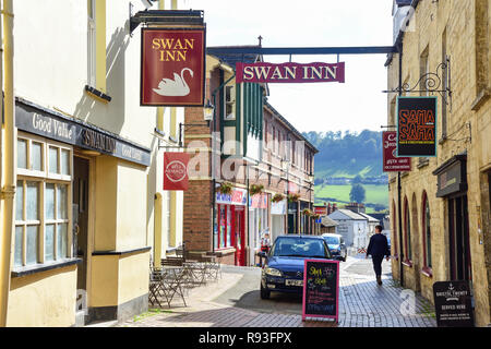 Swan Inn and Union Street, Stroud, Gloucestershire, England, UK Stock ...